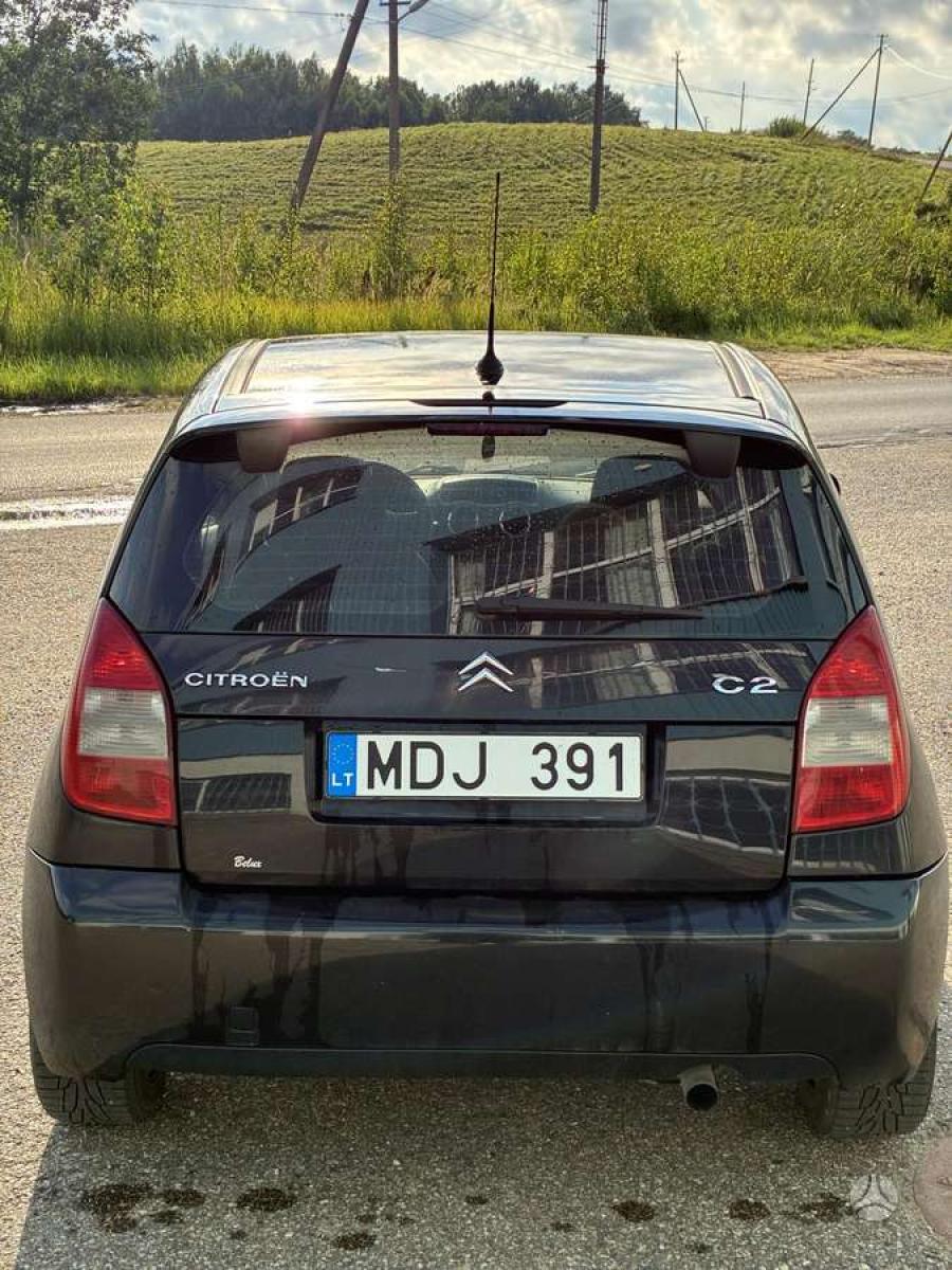 Black Citroen C2 2008 in Zarasai, with an engine capacity of 1.40 L and mileage of 323 thousand km for 700 €, photo 6 on AUTOMOTO.COM.LV