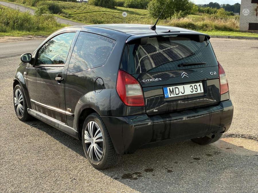 Black Citroen C2 2008 in Zarasai, with an engine capacity of 1.40 L and mileage of 323 thousand km for 700 €, photo 7 on AUTOMOTO.COM.LV