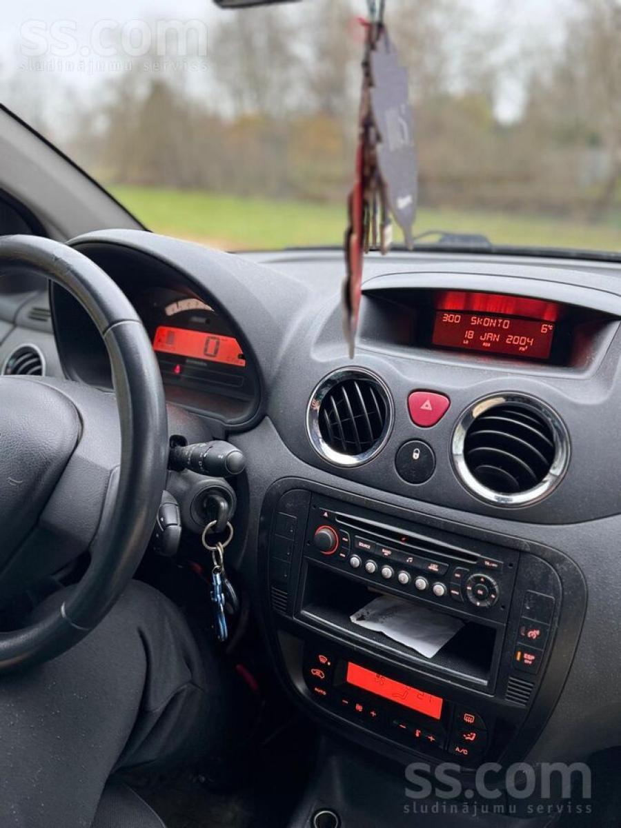 Blue Citroen C2 2008 in Riga, with an engine capacity of 1.60 L and mileage of 180 thousand km for 1100 €, photo 8 on AUTOMOTO.COM.LV