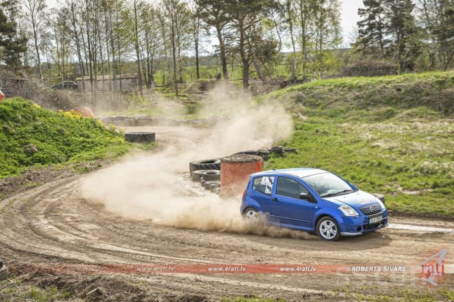 Blue Citroen C2 2008 in Liepaja, with an engine capacity of 1.60 L and mileage of 166 thousand km for 2200 €, photo 3 on AUTOMOTO.COM.LV