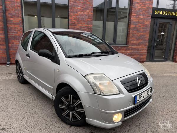 Pelēks Citroen C2 2004 Alīta, ar dzinēja tilpumu 1.40 L un nobraukumu 271 tūkst. km par 650 €, foto 3 vietnē AUTOMOTO.COM.LV
