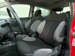 Red Citroen C2 2005 in Riga, with an engine capacity of 1.40 L and mileage of 0 thousand km for 1900 €, photo 4 on AUTOMOTO.COM.LV