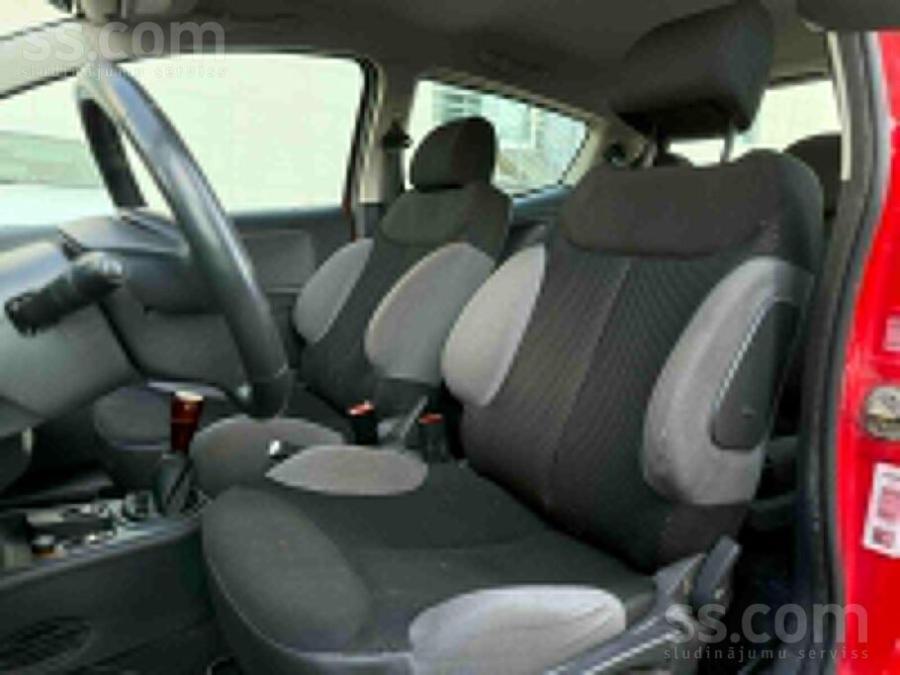 Red Citroen C2 2005 in Riga, with an engine capacity of 1.40 L and mileage of 0 thousand km for 1900 €, photo 4 on AUTOMOTO.COM.LV