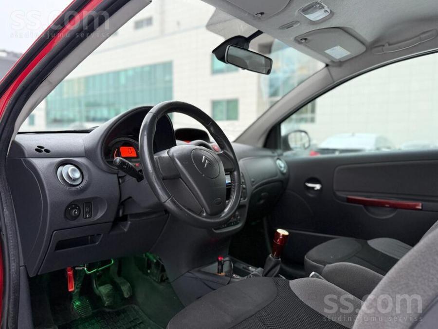 Red Citroen C2 2005 in Riga, with an engine capacity of 1.40 L and mileage of 0 thousand km for 1900 €, photo 10 on AUTOMOTO.COM.LV
