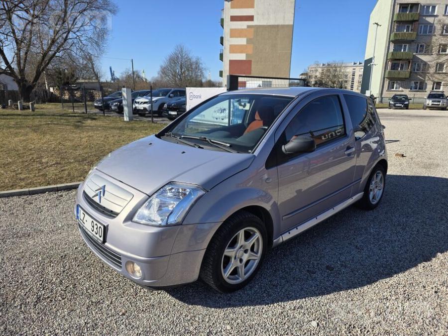 Violet Citroen C2 2003 in Ventspils, with an engine capacity of 1.10 L and mileage of 202 thousand km for 1300 €, photo 1 on AUTOMOTO.COM.LV