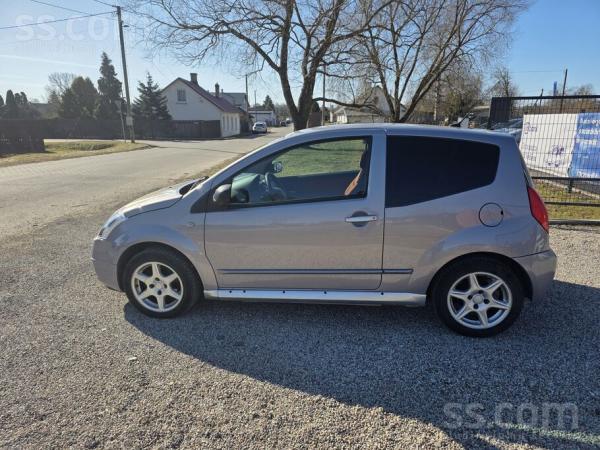Violet Citroen C2 2003 in Ventspils, with an engine capacity of 1.10 L and mileage of 202 thousand km for 1300 €, photo 4 on AUTOMOTO.COM.LV