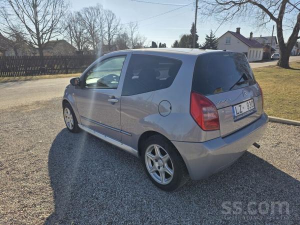 Violet Citroen C2 2003 in Ventspils, with an engine capacity of 1.10 L and mileage of 202 thousand km for 1300 €, photo 7 on AUTOMOTO.COM.LV