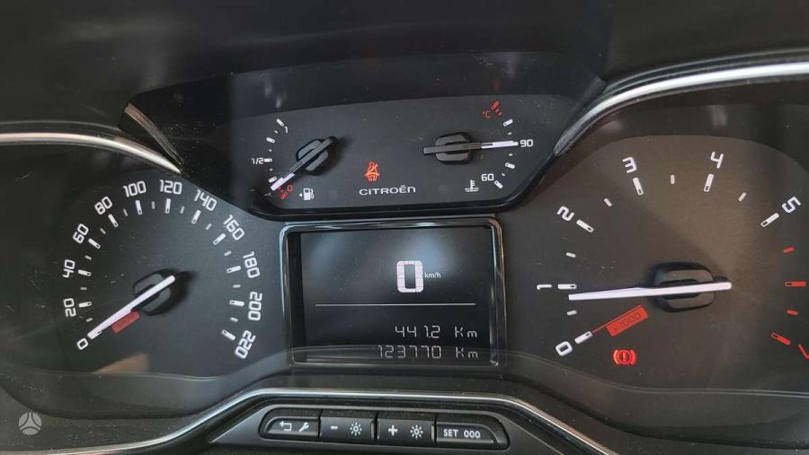 Черный Ситроен C3 Aircross 2018 в Каунас, объемом двигателя 1.20 л и пробегом 124 тыс. км за 6350 €, фото 10 на AUTOMOTO.COM.LV
