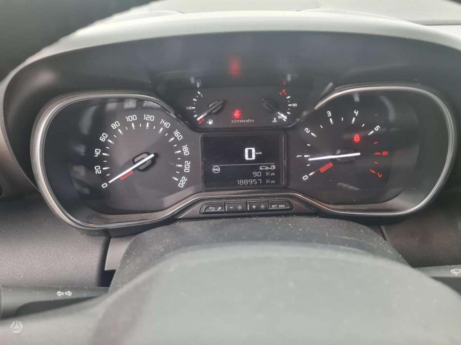 Черный Ситроен C3 Aircross 2018 в Таураге, объемом двигателя 1.60 л и пробегом 187 тыс. км за 6450 €, фото 5 на AUTOMOTO.COM.LV