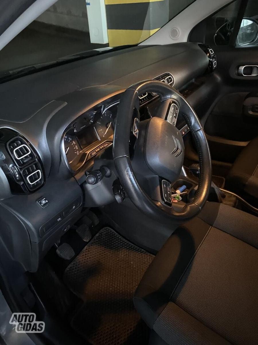 Серый Ситроен C3 Aircross 2018 в Вильнюс, объемом двигателя 1.20 л и пробегом 183 тыс. км за 4500 €, фото 24 на AUTOMOTO.COM.LV