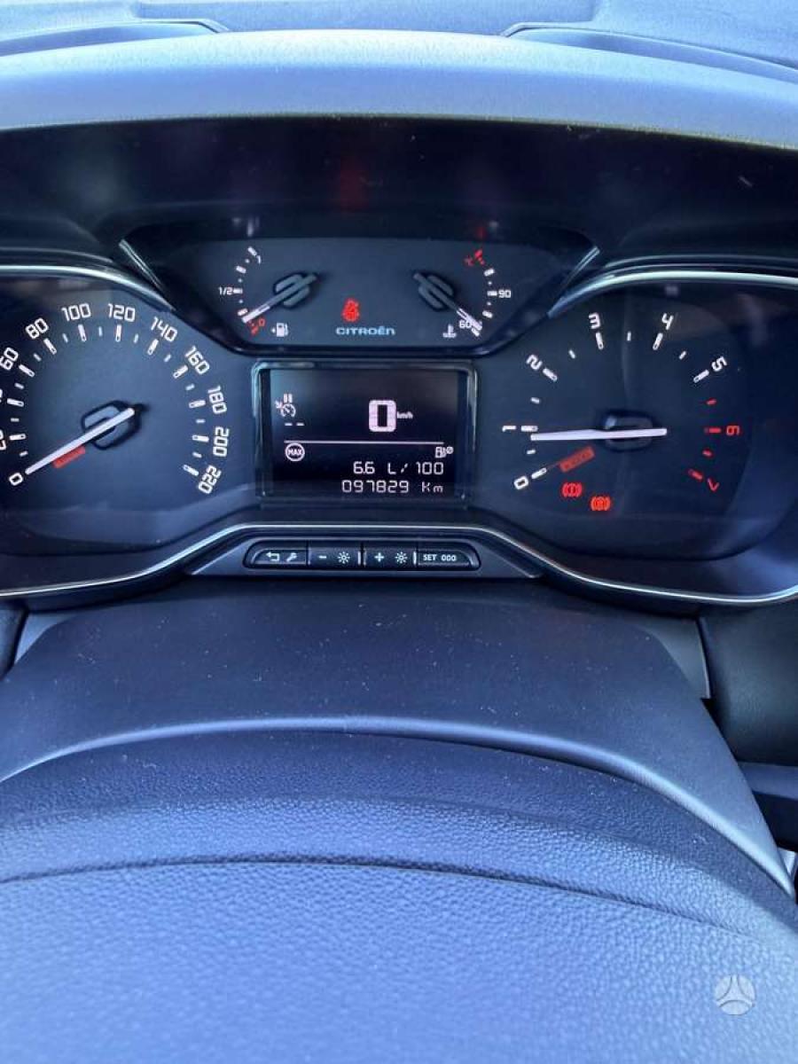 Серый Ситроен C3 Aircross 2018 в Таураге, объемом двигателя 1.20 л и пробегом 97 тыс. км за 6200 €, фото 25 на AUTOMOTO.COM.LV