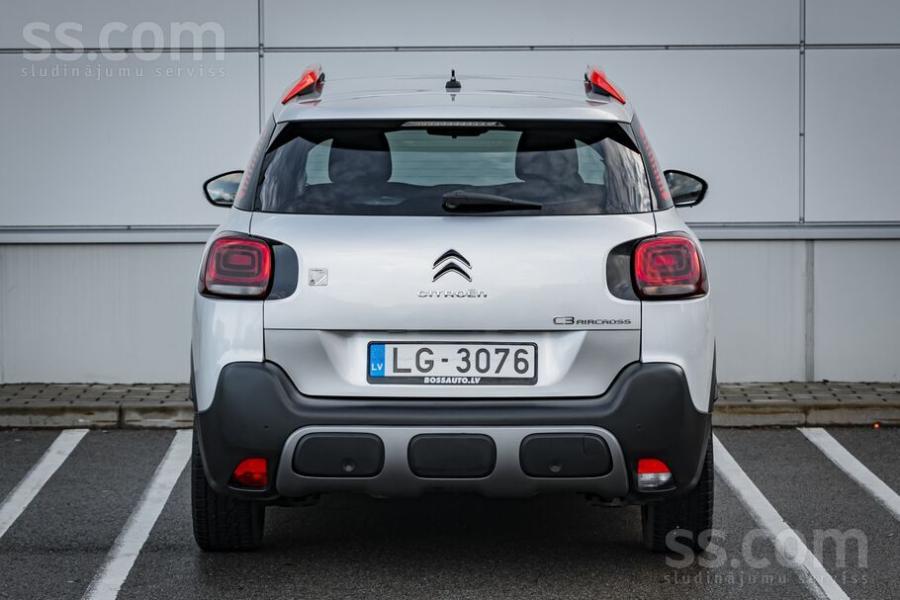 Grey Citroen c3-aircross 2018 in Riga, with an engine capacity of 1.20 L and mileage of 75 thousand km for 8150 €, photo 6 on AUTOMOTO.COM.LV