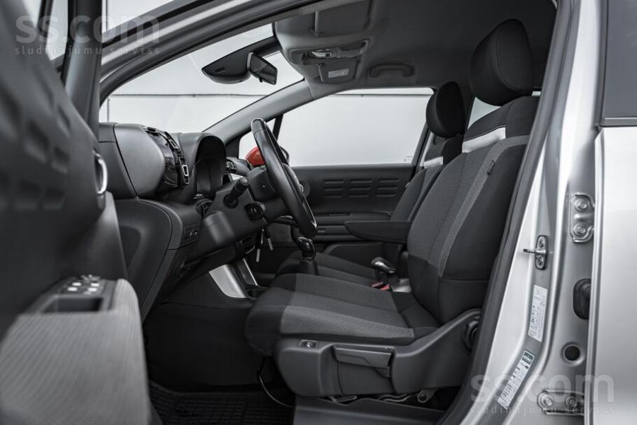 Grey Citroen c3-aircross 2018 in Riga, with an engine capacity of 1.20 L and mileage of 75 thousand km for 8150 €, photo 10 on AUTOMOTO.COM.LV