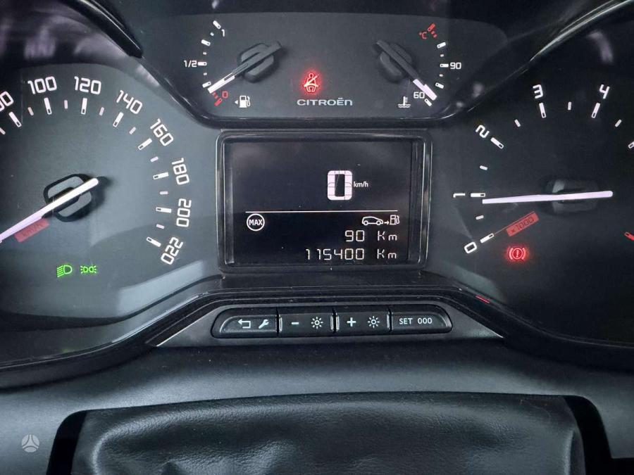 Grey Citroen c3-aircross 2023 in Marijampole, with an engine capacity of 1.20 L and mileage of 115 thousand km for 10527 €, photo 35 on AUTOMOTO.COM.LV