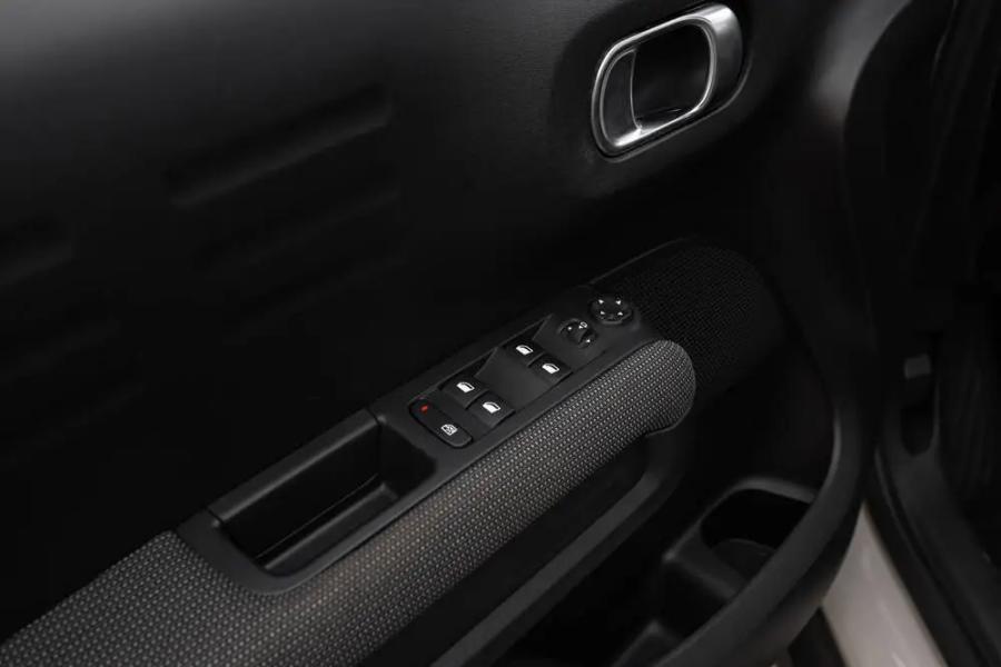 Серый Ситроен C3 Aircross 2018 в Елгава, объемом двигателя 1.20 л и пробегом 152 тыс. км за 7900 €, фото 24 на AUTOMOTO.COM.LV
