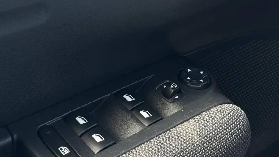 Pelēks Citroen c3-aircross 2019 Jelgava, ar dzinēja tilpumu 1.20 L un nobraukumu 127 tūkst. km par 7990 €, foto 21 vietnē AUTOMOTO.COM.LV