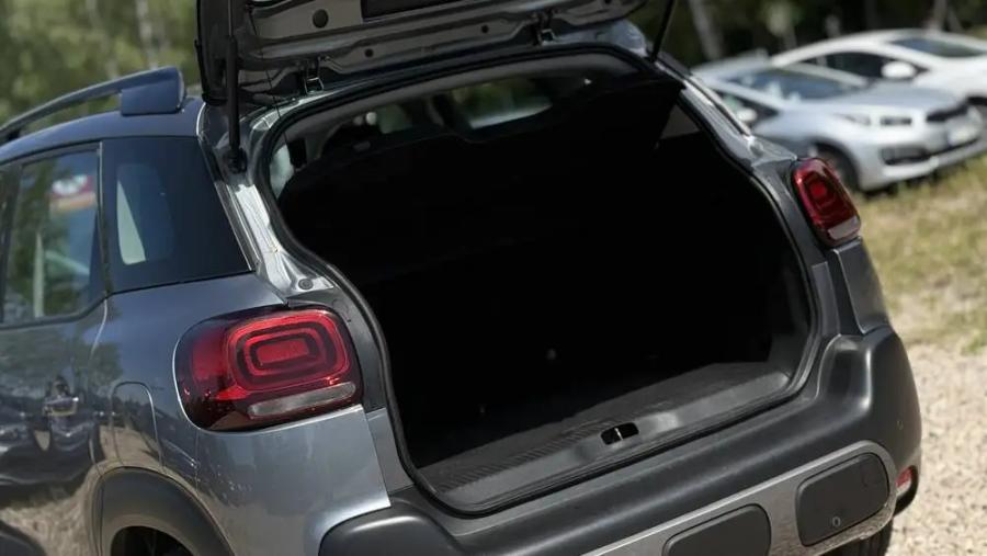 Pelēks Citroen c3-aircross 2019 Jelgava, ar dzinēja tilpumu 1.20 L un nobraukumu 127 tūkst. km par 7990 €, foto 23 vietnē AUTOMOTO.COM.LV