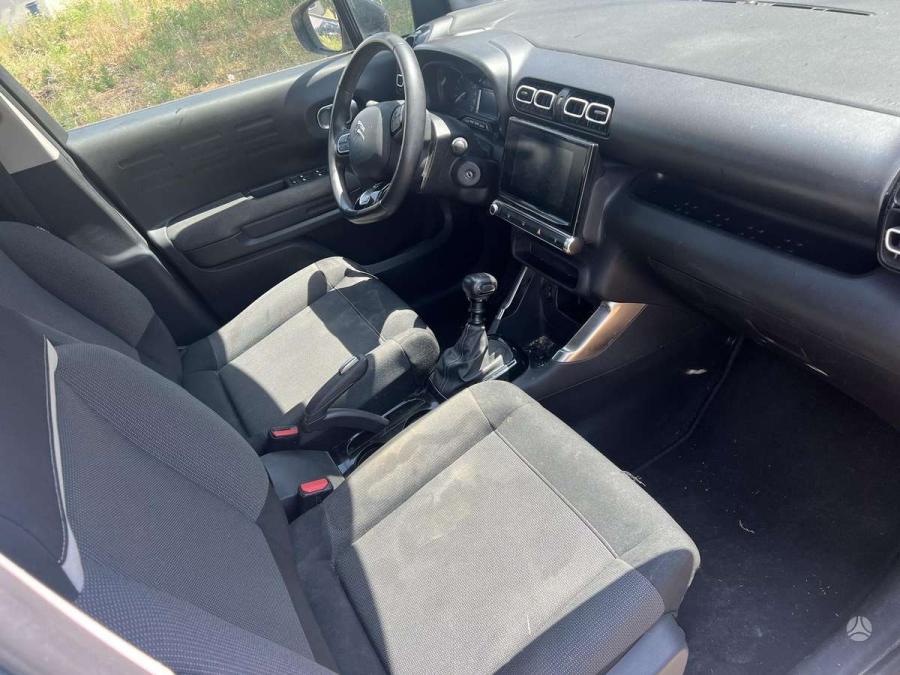 Red Citroen c3-aircross 2022 in Taurage, with an engine capacity of 1.50 L and mileage of 217 thousand km for 7800 €, photo 9 on AUTOMOTO.COM.LV