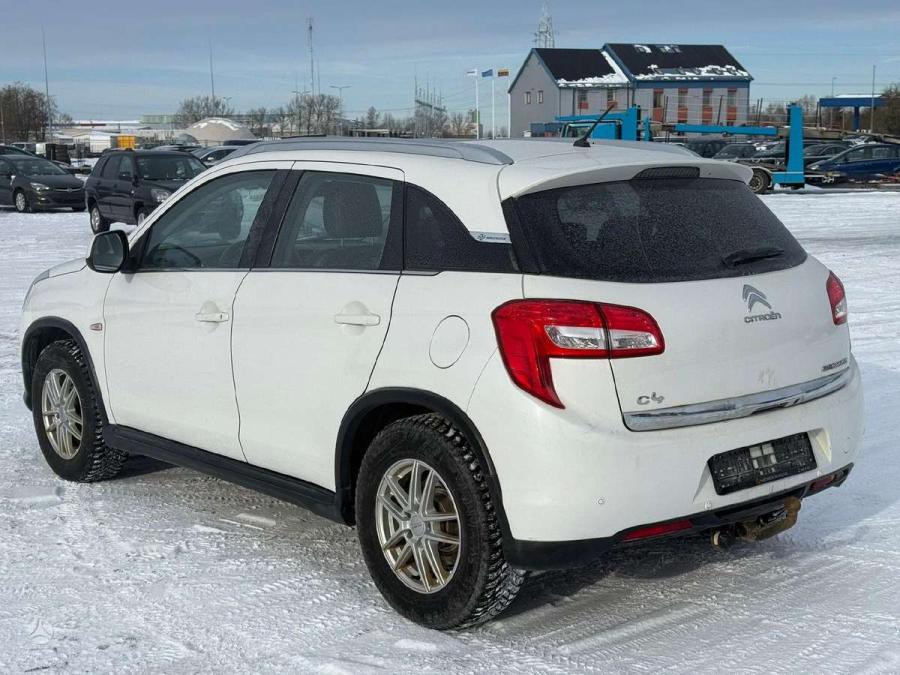 White Citroen c3-aircross 2013 in Marijampole, with an engine capacity of 1.60 L and mileage of 249 thousand km for 4700 €, photo 2 on AUTOMOTO.COM.LV