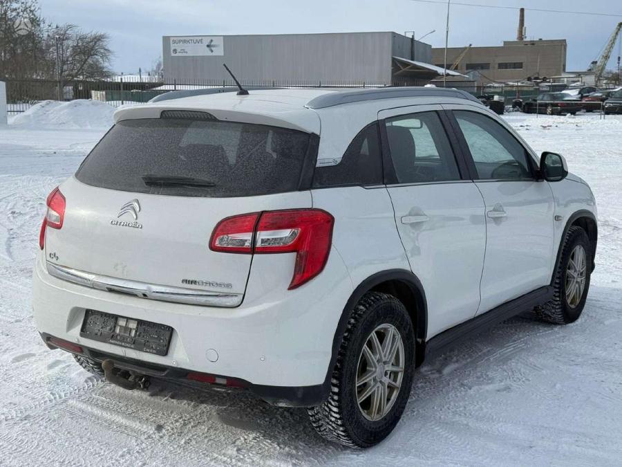White Citroen c3-aircross 2013 in Marijampole, with an engine capacity of 1.60 L and mileage of 249 thousand km for 4700 €, photo 5 on AUTOMOTO.COM.LV