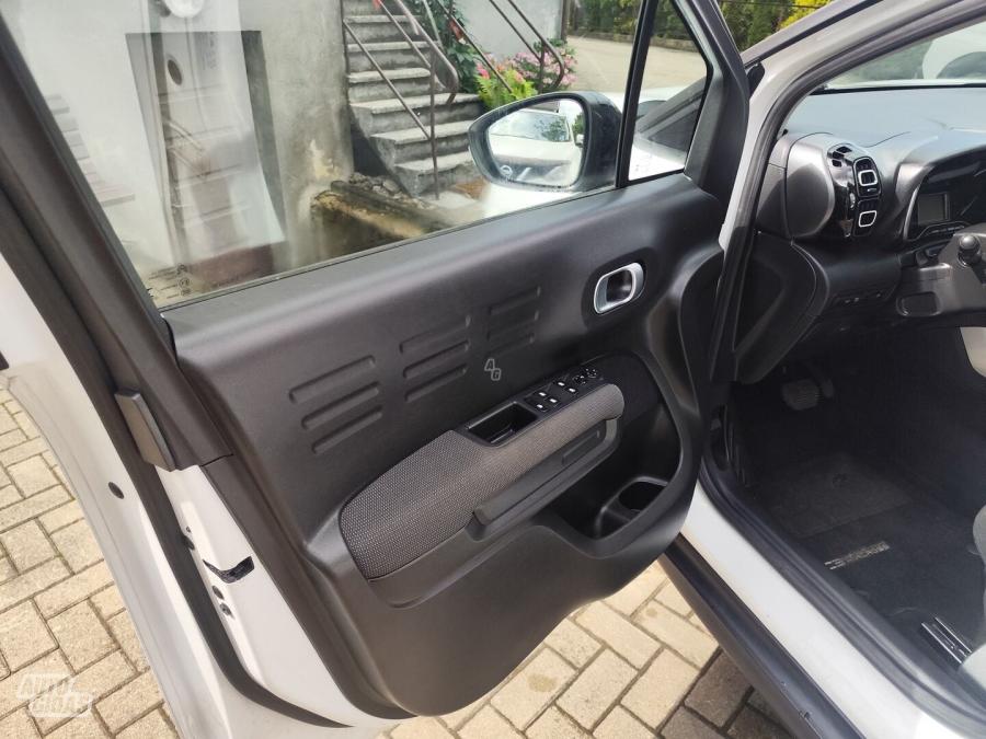 White Citroen c3-aircross 2019 in Telschi, with an engine capacity of 1.20 L and mileage of 136 thousand km for 6400 €, photo 11 on AUTOMOTO.COM.LV