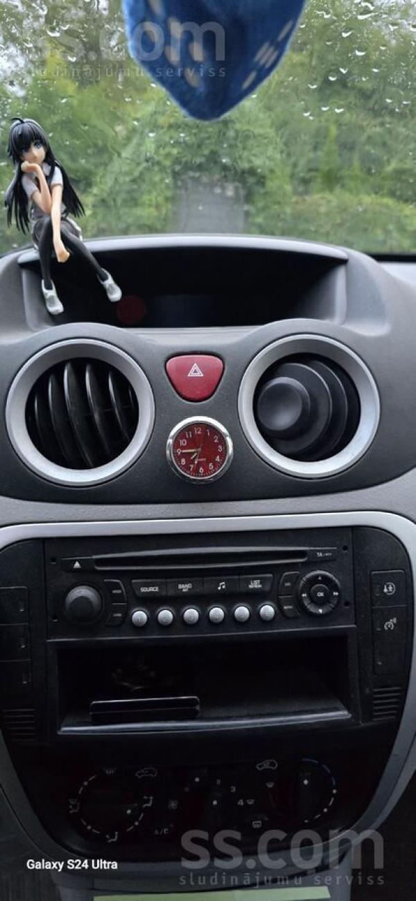 Black Citroen C3 2005 in Cesis, with an engine capacity of 1.60 L and mileage of 282 thousand km for 400 €, photo 4 on AUTOMOTO.COM.LV