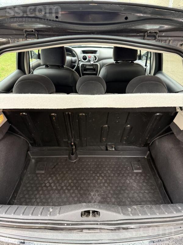 Black Citroen C3 2006 in Riga, with an engine capacity of 1.60 L and mileage of 220 thousand km for 350 €, photo 8 on AUTOMOTO.COM.LV