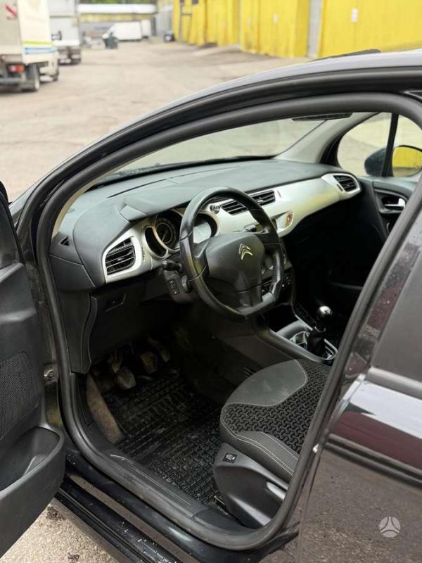 Melns Citroen C3 2010 Viļņa, ar dzinēja tilpumu 1.40 L un nobraukumu 170 tūkst. km par 2200 €, foto 10 vietnē AUTOMOTO.COM.LV