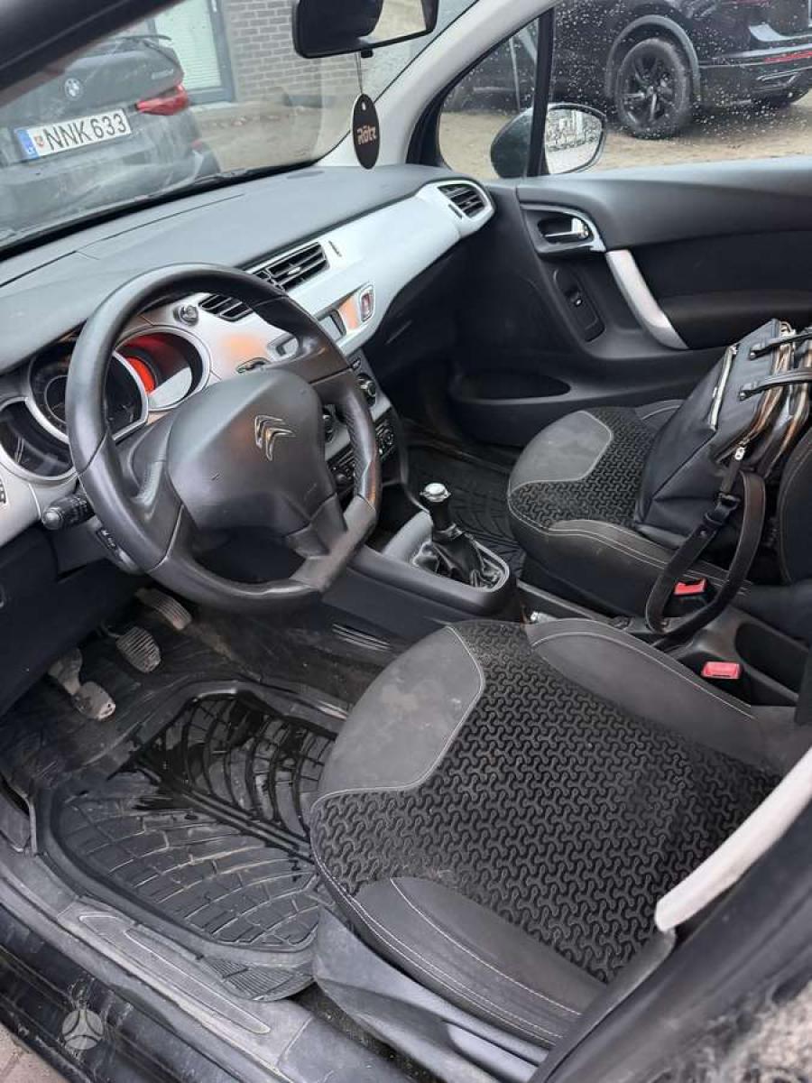 Black Citroen C3 2011 in Kaunas, with an engine capacity of 1.40 L and mileage of 295 thousand km for 1100 €, photo 9 on AUTOMOTO.COM.LV
