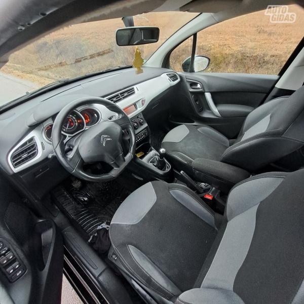 Melns Citroen C3 2013 Alīta, ar dzinēja tilpumu 1.40 L un nobraukumu 300 tūkst. km par 2500 €, foto 2 vietnē AUTOMOTO.COM.LV