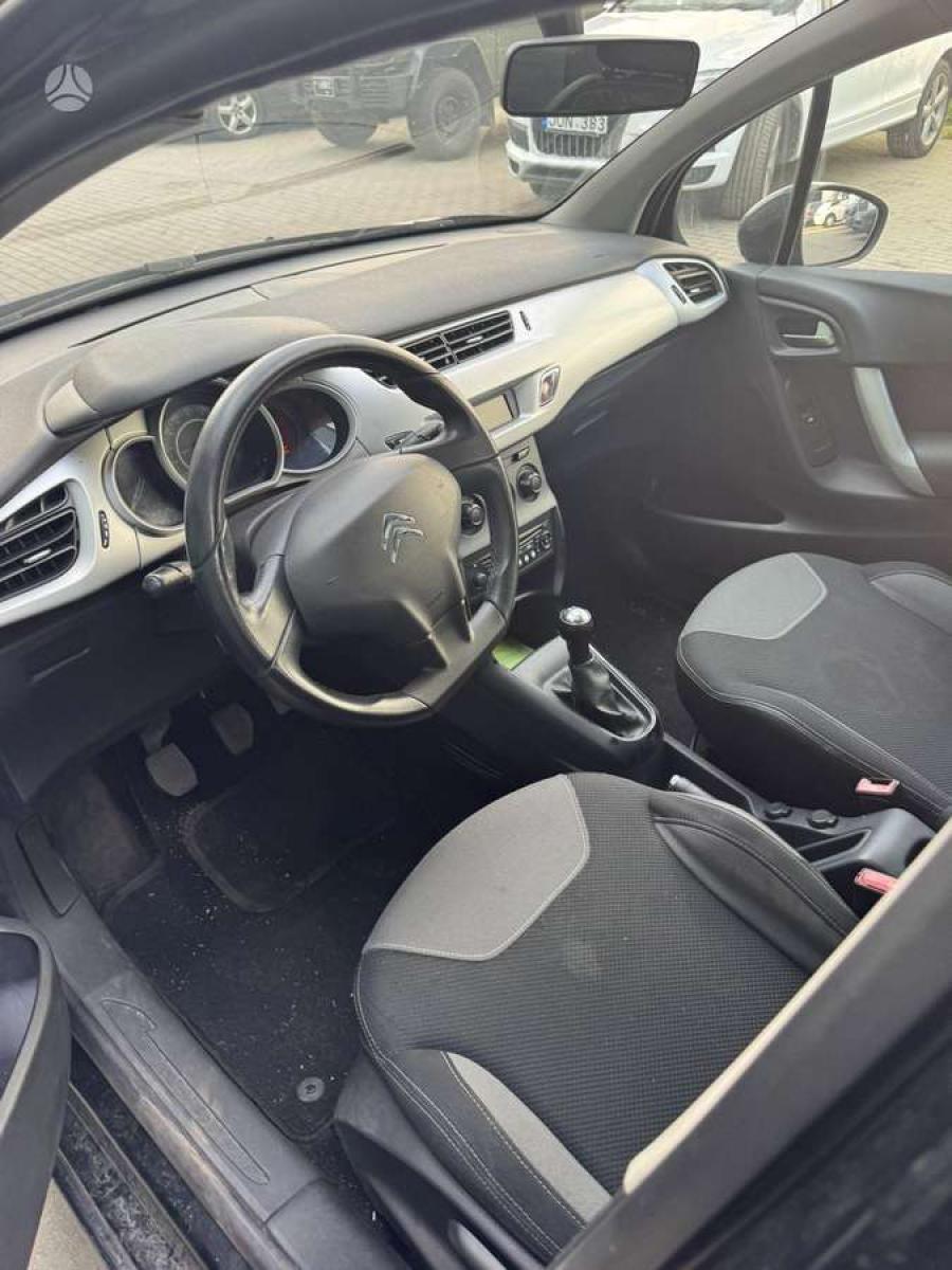 Black Citroen C3 2013 in Klaipeda, with an engine capacity of 1.40 L and mileage of 90 thousand km for 1650 €, photo 4 on AUTOMOTO.COM.LV