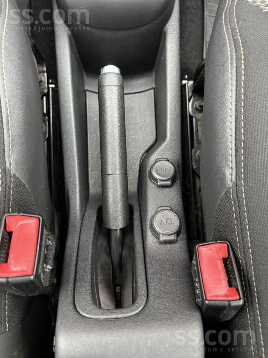 Melns Citroen C3 2016 Ogre, ar dzinēja tilpumu 1.60 L un nobraukumu 111 tūkst. km par 4995 €, foto 21 vietnē AUTOMOTO.COM.LV