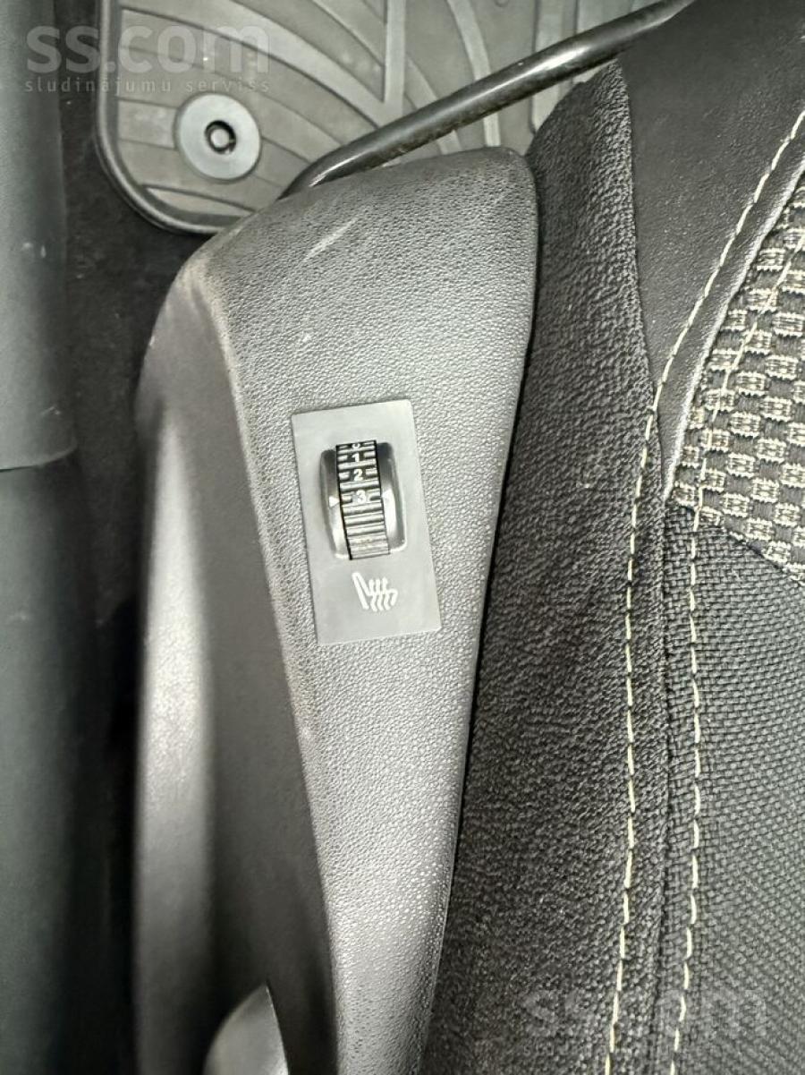 Melns Citroen C3 2016 Ogre, ar dzinēja tilpumu 1.60 L un nobraukumu 111 tūkst. km par 4995 €, foto 25 vietnē AUTOMOTO.COM.LV