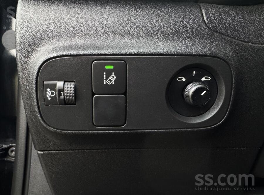 Melns Citroen C3 2017 Rīga, ar dzinēja tilpumu 1.20 L un nobraukumu 130 tūkst. km par 5500 €, foto 20 vietnē AUTOMOTO.COM.LV
