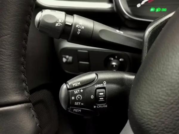 Black Citroen C3 2022 in Riga, with an engine capacity of 1.20 L and mileage of 18 thousand km for 13890 €, photo 6 on AUTOMOTO.COM.LV