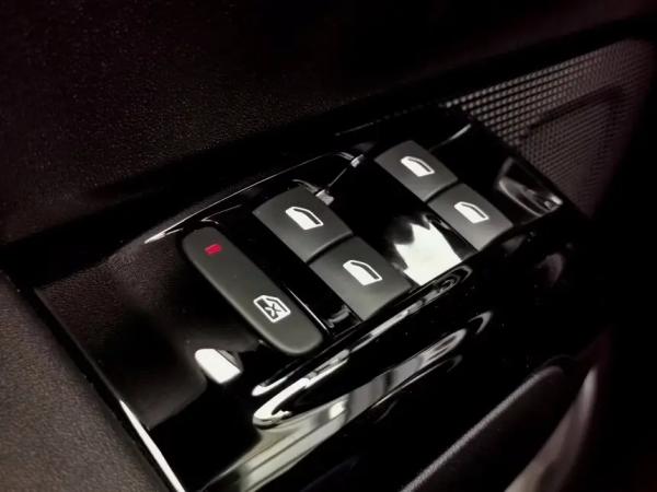Black Citroen C3 2022 in Riga, with an engine capacity of 1.20 L and mileage of 18 thousand km for 13890 €, photo 8 on AUTOMOTO.COM.LV