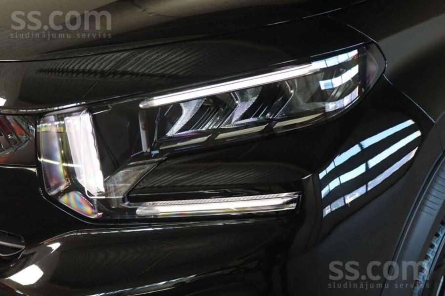 Black Citroen C3 2024 in Riga, with an engine capacity of 1.40 L and mileage of 17 thousand km for 23900 €, photo 8 on AUTOMOTO.COM.LV