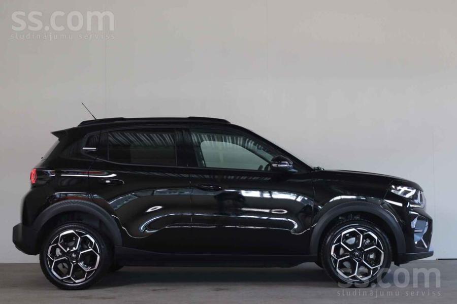 Black Citroen C3 2024 in Riga, with an engine capacity of 1.40 L and mileage of 17 thousand km for 23900 €, photo 12 on AUTOMOTO.COM.LV