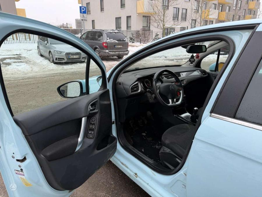 Blue Citroen C3 2010 in Vilnius, with an engine capacity of 1.60 L and mileage of 290 thousand km for 1350 €, photo 11 on AUTOMOTO.COM.LV