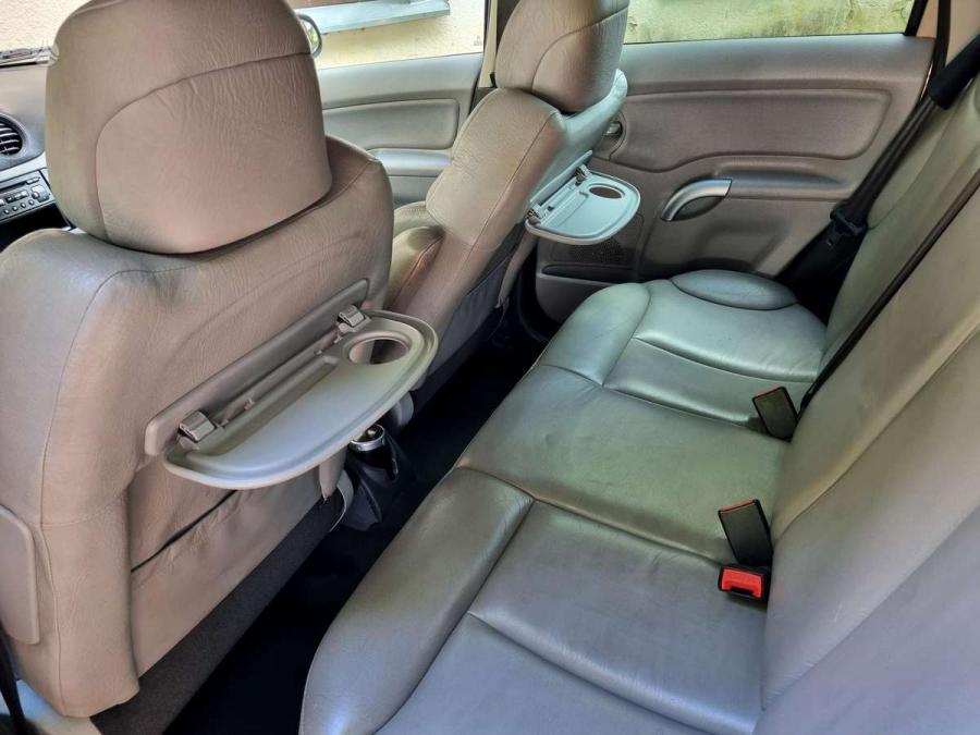 Brown Citroen C3 2005 in Jonava, with an engine capacity of 1.40 L and mileage of 118 thousand km for 1499 €, photo 24 on AUTOMOTO.COM.LV
