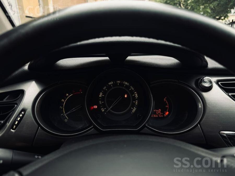 Brūns Citroen C3 2010 Cēsis, ar dzinēja tilpumu 1.40 L un nobraukumu 0 tūkst. km par 3990 €, foto 25 vietnē AUTOMOTO.COM.LV