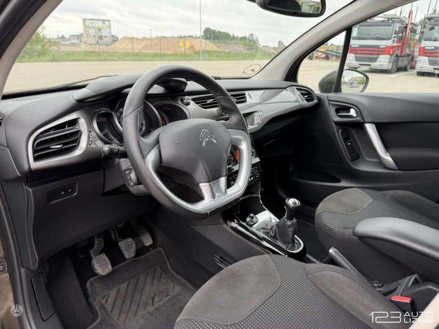 Brown Citroen C3 2012 in Taurage, with an engine capacity of 1.60 L and mileage of 332 thousand km for 2900 €, photo 10 on AUTOMOTO.COM.LV