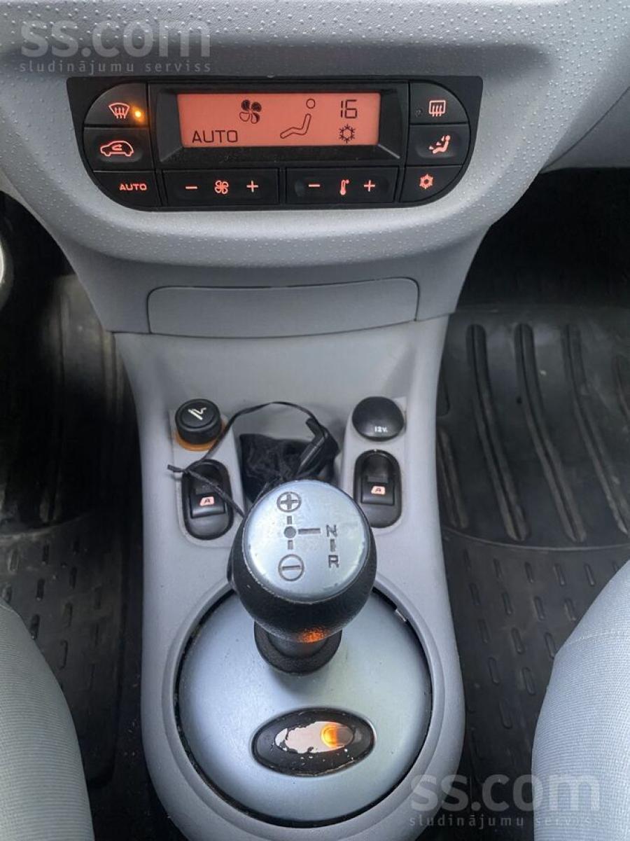 Pelēks Citroen C3 2004 Rīga, ar dzinēja tilpumu 1.60 L un nobraukumu 0 tūkst. km par 680 €, foto 10 vietnē AUTOMOTO.COM.LV