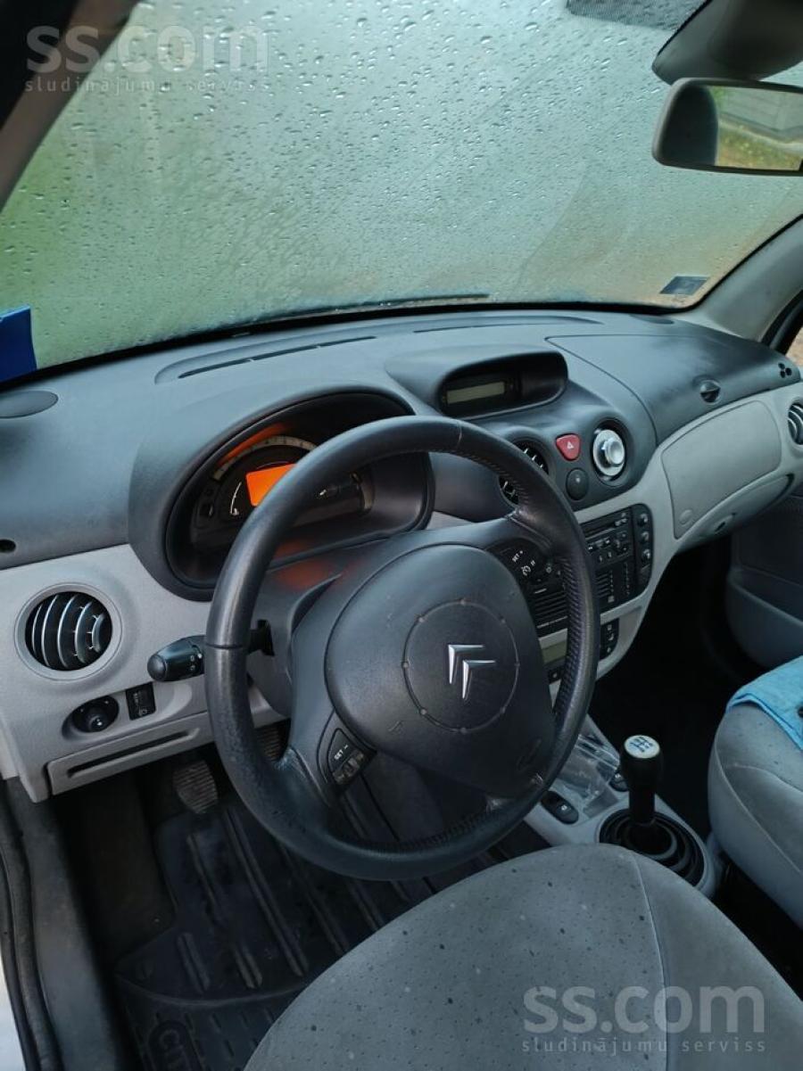 Grey Citroen C3 2002 in Riga, with an engine capacity of 1.60 L and mileage of 200 thousand km for 1050 €, photo 4 on AUTOMOTO.COM.LV