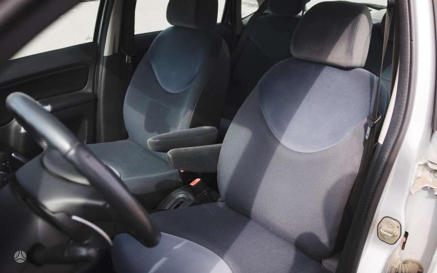 Pelēks Citroen C3 2004 Viļņa, ar dzinēja tilpumu 1.36 L un nobraukumu 143 tūkst. km par 1450 €, foto 17 vietnē AUTOMOTO.COM.LV