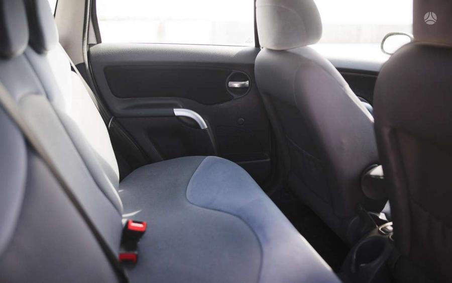 Pelēks Citroen C3 2004 Viļņa, ar dzinēja tilpumu 1.36 L un nobraukumu 143 tūkst. km par 1450 €, foto 34 vietnē AUTOMOTO.COM.LV