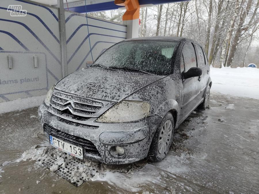 Серый Ситроен С3 2009 в Вильнюс, объемом двигателя 1.40 л и пробегом 143 тыс. км за 1000 €, фото 1 на AUTOMOTO.COM.LV