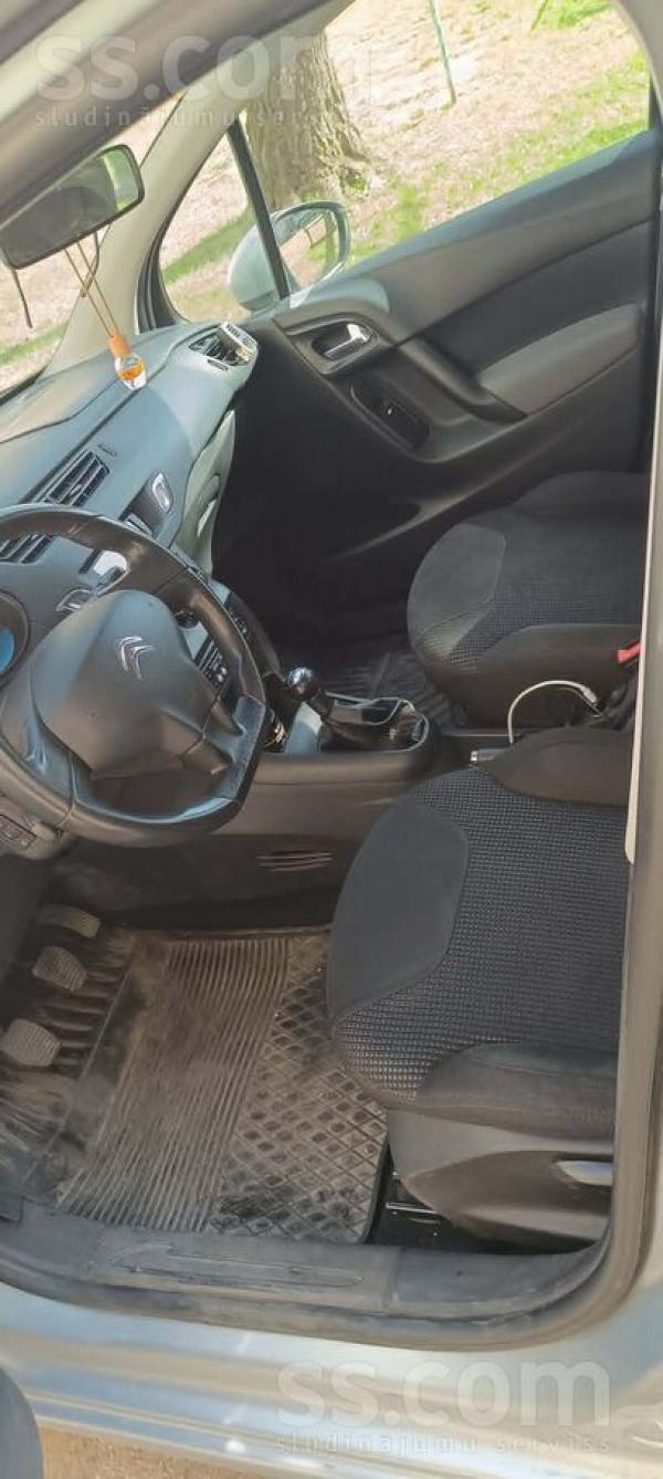 Grey Citroen C3 2010 in Daugavpils, with an engine capacity of 1.40 L and mileage of 224 thousand km for 1800 €, photo 3 on AUTOMOTO.COM.LV