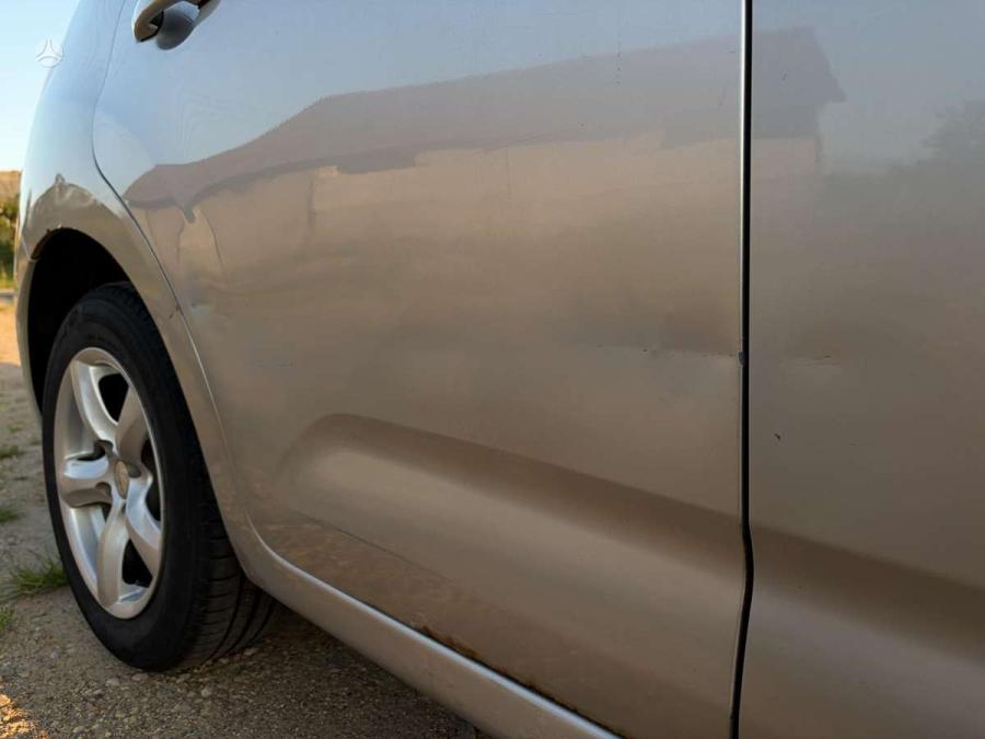 Pelēks Citroen C3 2010 Viļņa, ar dzinēja tilpumu 1.56 L un nobraukumu 258 tūkst. km par 1400 €, foto 6 vietnē AUTOMOTO.COM.LV