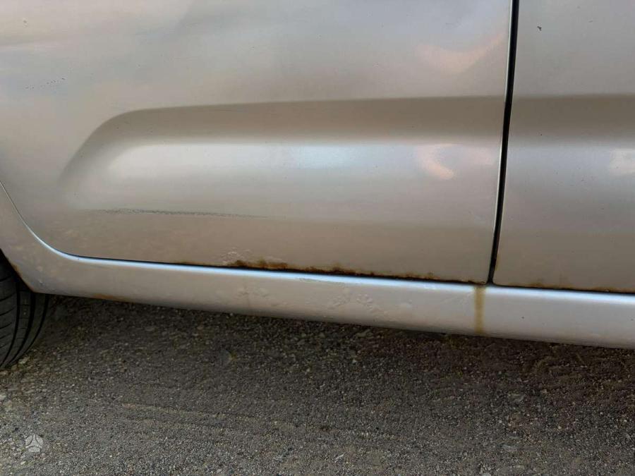 Pelēks Citroen C3 2010 Viļņa, ar dzinēja tilpumu 1.56 L un nobraukumu 258 tūkst. km par 1400 €, foto 7 vietnē AUTOMOTO.COM.LV